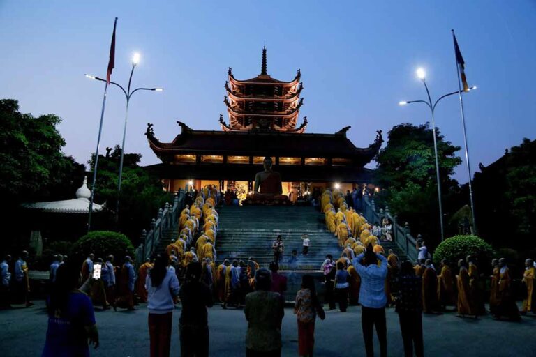 {ẢNH} LỄ BỐ TÁT TẠI CHÙA THANH TÂM (PHẬT CÔ ĐƠN) - Sen Vàng Online