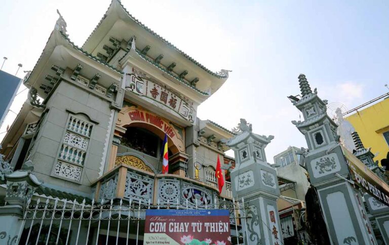 TP. HCM: CHÙA PHƯỚC VIÊN TRAO TẶNG 1.000 PHẦN CƠM CHAY TỪ THIỆN - Sen ...